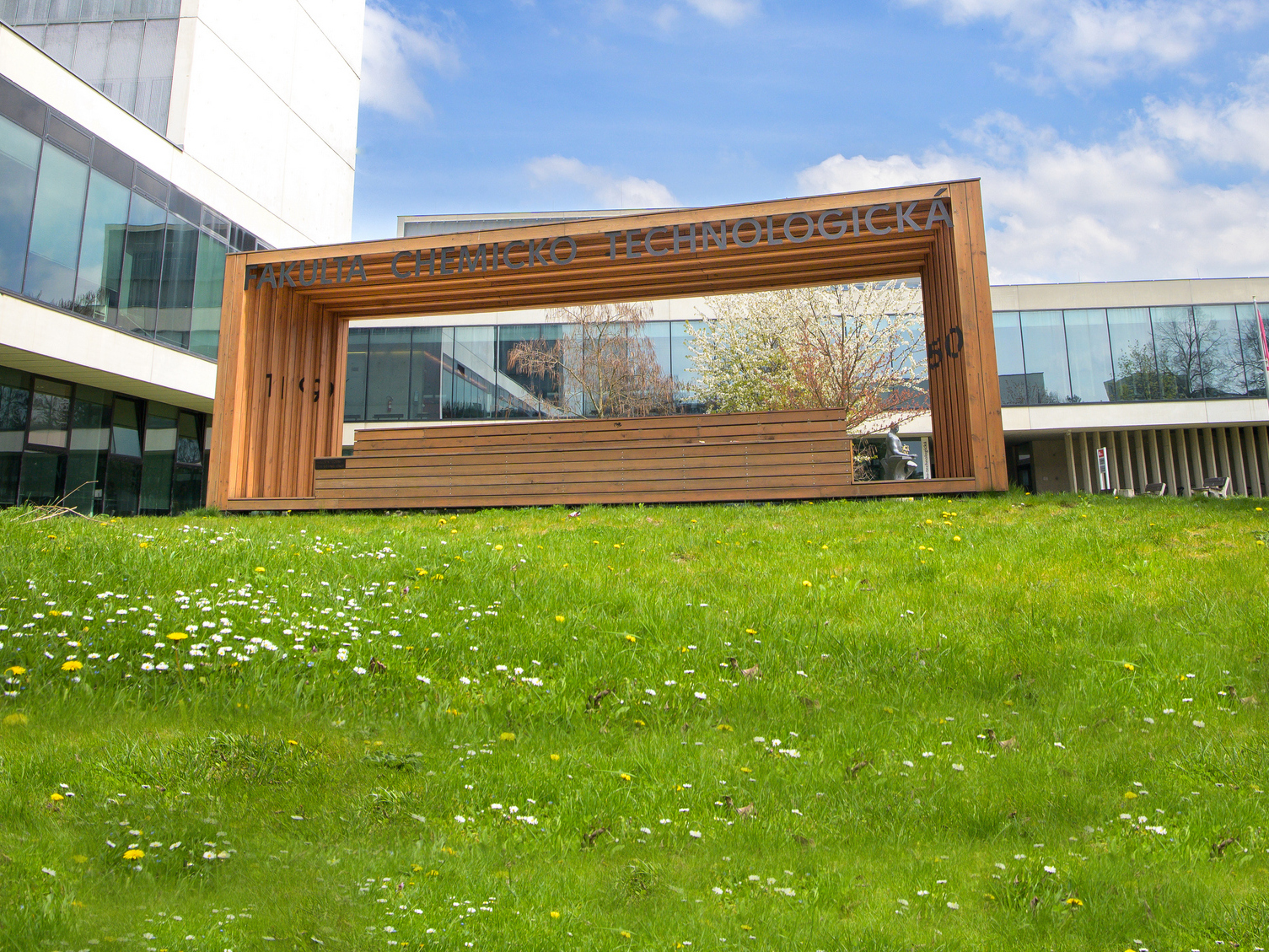 How to Apply for a Study 2025/2026? | Univerzita Pardubice