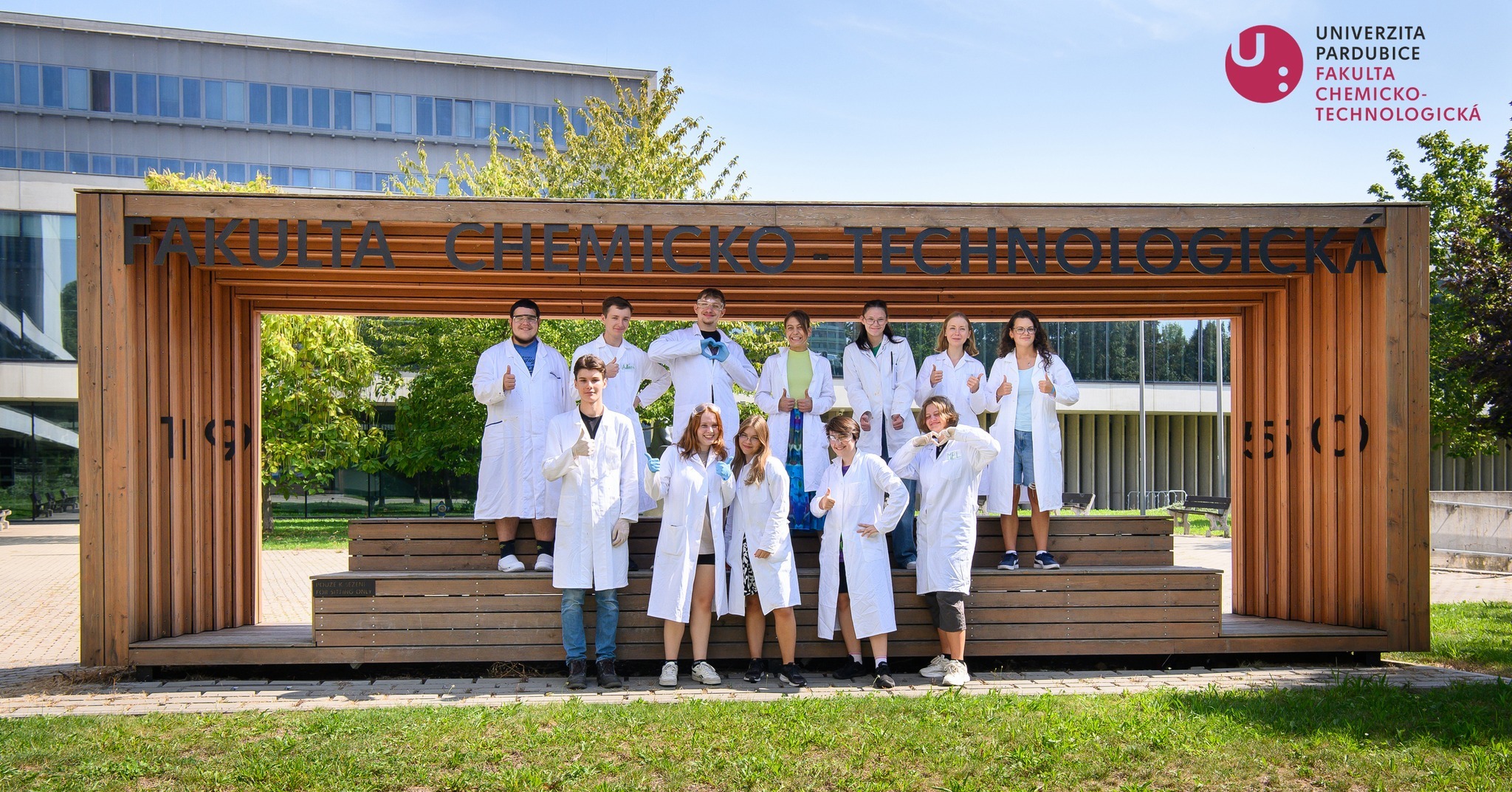 Příměstský tábor na FChT: Tam, kde chemie rozhodně žije! | Univerzita ...