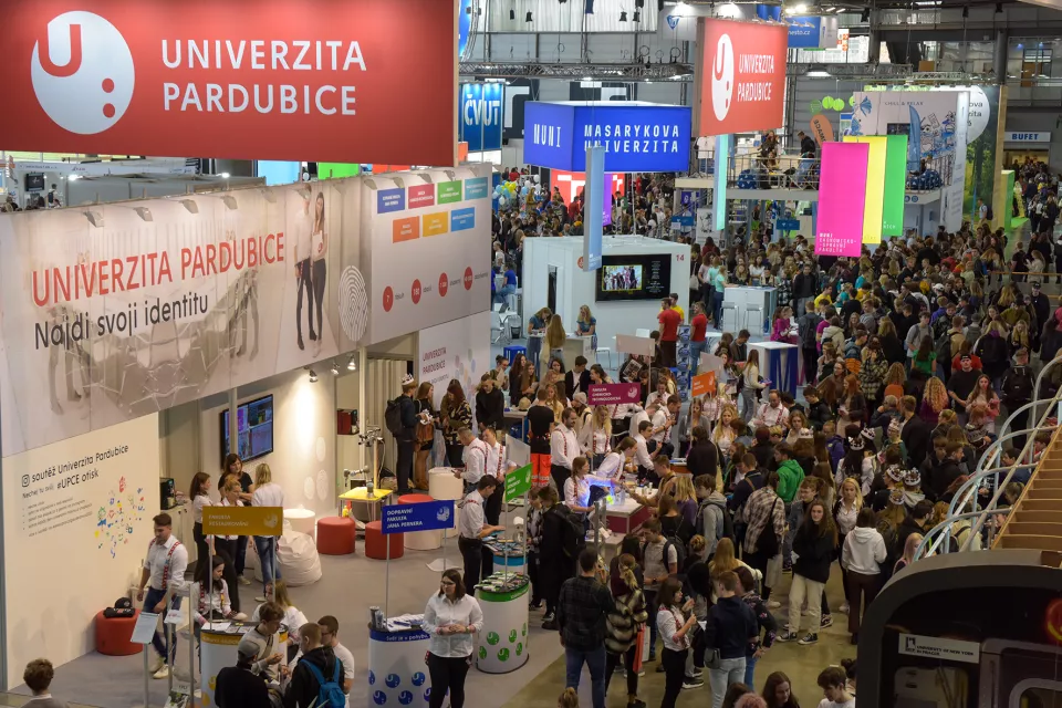 Fotogalerie: UPCE na veletrhu Gaudeamus v Brně | Univerzita Pardubice
